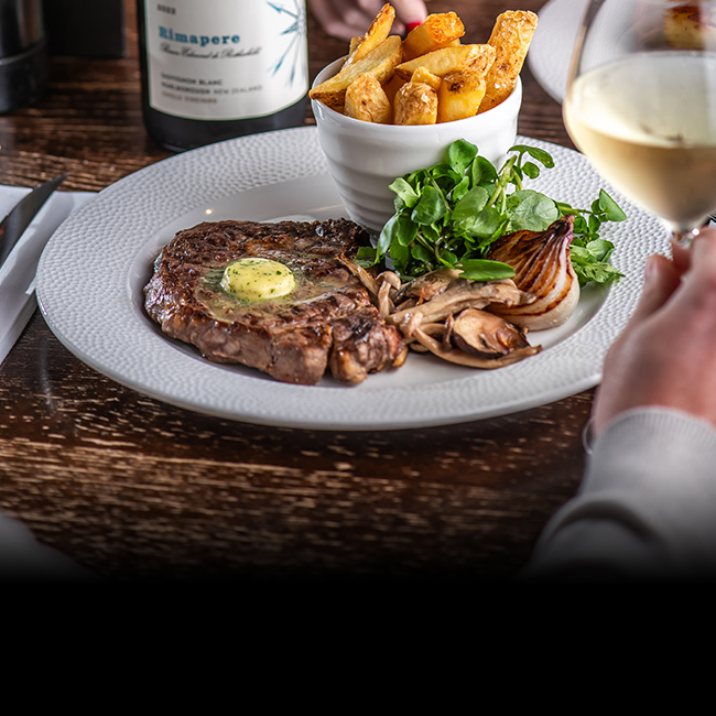 The Ship Inn Country Pub & Restaurant in Lymington